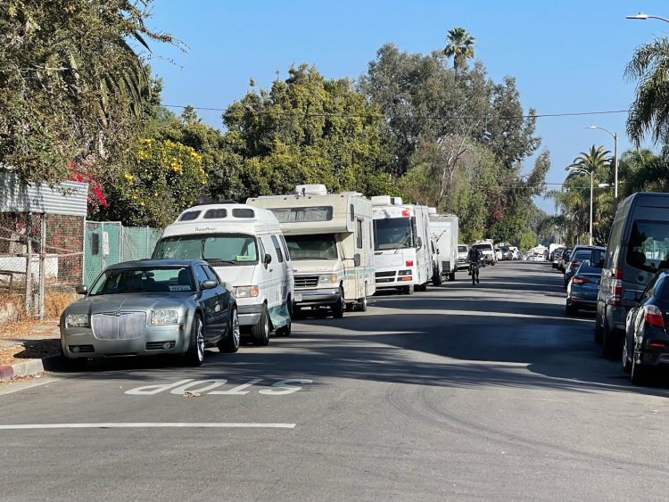Venice Shorts: RVs Cluster Around Abandoned & Unkempt Properties in the ...