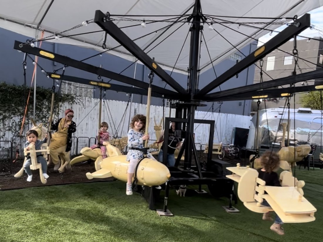 (Video) Non-Electric Carousel by Local Artist Tells the Story of Venice ...