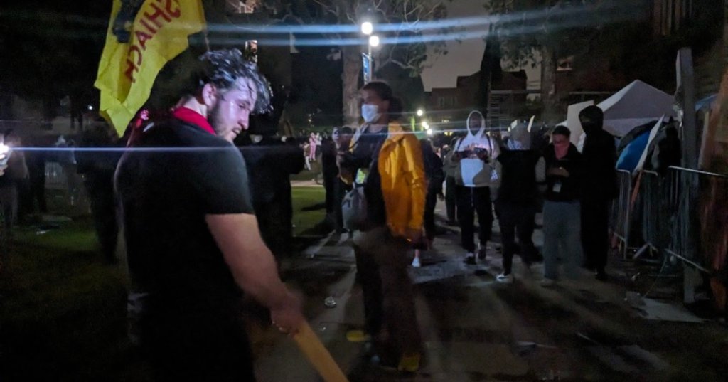 (Video) Footage of the Violent Counter Protesters at UCLA. TW: For ...