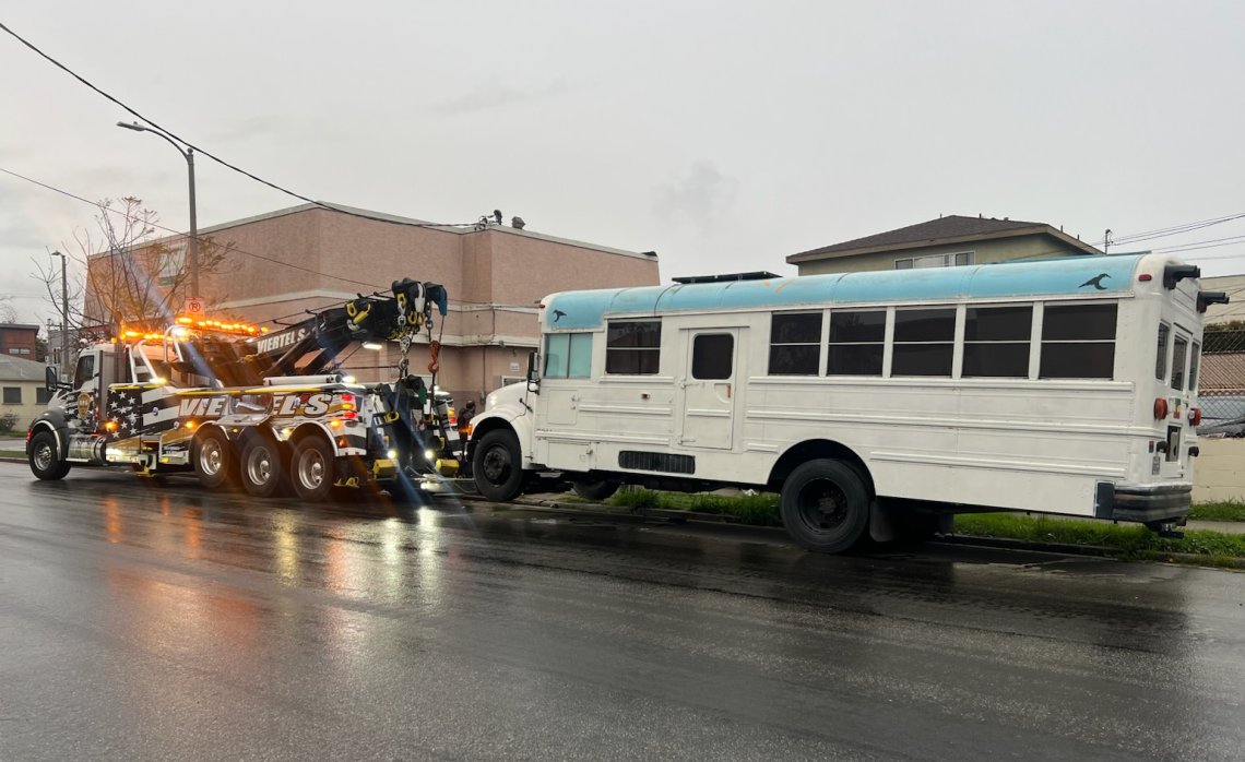Venice Shorts: Infamous White School Bus Towed by City - Yo! Venice!